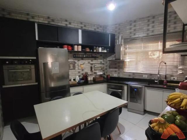 Sobrado com 3 Quartos e 2 banheiros à Venda, 180 m² por R$ 350.000