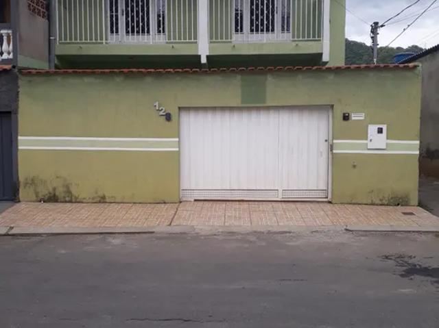 Sobrado com 3 Quartos e 2 banheiros à Venda, 180 m² por R$ 380.000