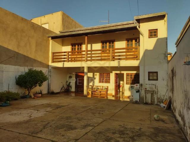 Sobrado com 3 Quartos e 2 banheiros à Venda, 180 m² por R$ 450.000