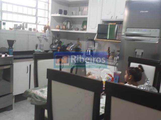 Sobrado com 3 Quartos e 2 banheiros à Venda, 180 m² por R$ 450.000