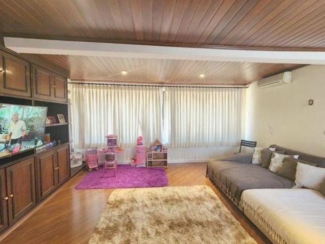 Sobrado com 3 Quartos e 2 banheiros à Venda, 180 m² por R$ 650.000