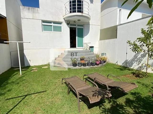 Sobrado com 3 Quartos e 2 banheiros à Venda, 181 m² por R$ 1.060.000