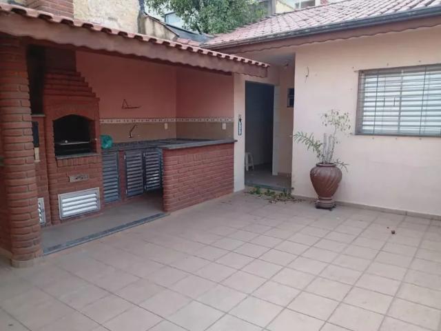 Sobrado com 3 Quartos e 2 banheiros à Venda, 194 m² por R$ 995.000