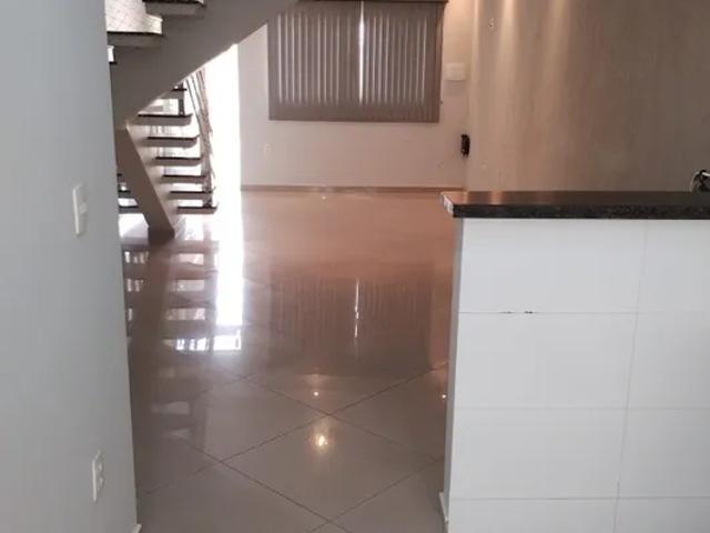 Sobrado com 3 Quartos e 2 banheiros à Venda, 105 m² por R$ 460.000