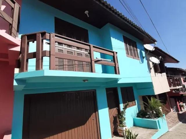 Sobrado com 3 Quartos e 2 banheiros à Venda, 106 m² por R$ 290.000