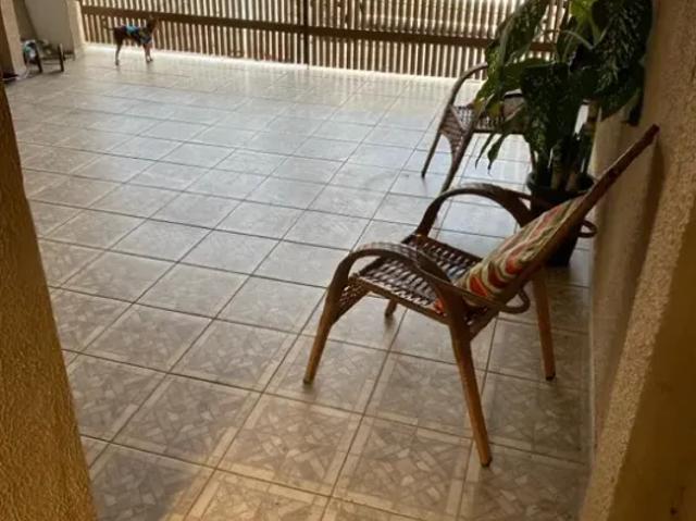 Sobrado com 3 Quartos e 2 banheiros à Venda, 125 m² por R$ 380.000