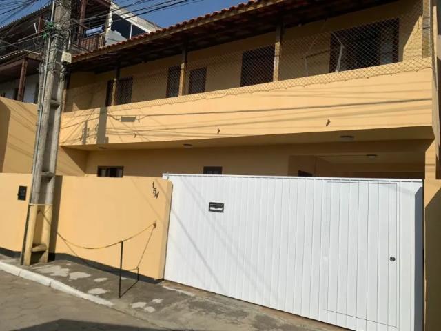 Sobrado com 3 Quartos e 2 banheiros à Venda, 130 m² por R$ 447.000