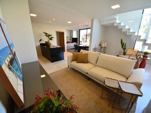 Sobrado com 3 Quartos e 2 banheiros à Venda, 137 m² por R$ 1.098.000