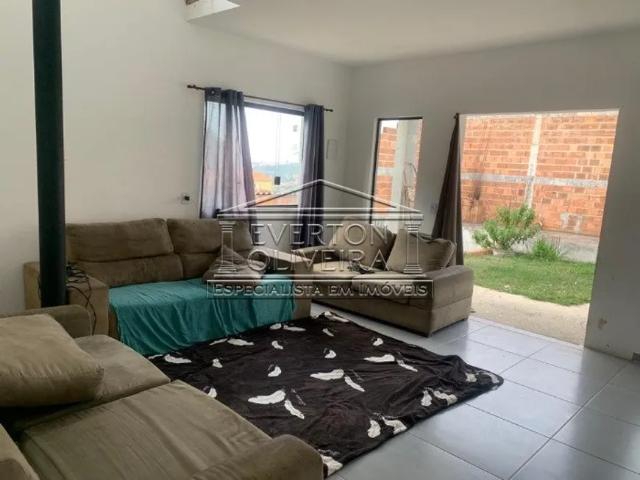 Sobrado com 3 Quartos e 2 banheiros à Venda, 137 m² por R$ 300.000