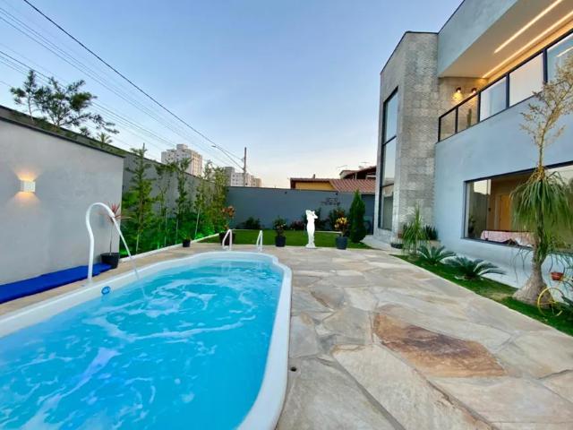Sobrado com 3 Quartos e 2 banheiros à Venda, 200 m² por R$ 1.100.000