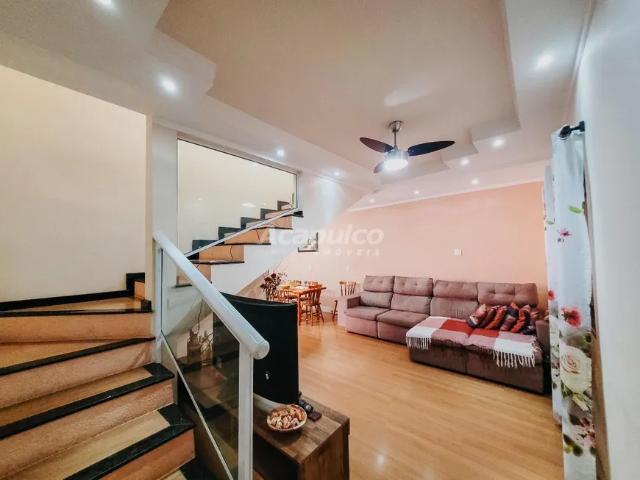 Sobrado com 3 Quartos e 2 banheiros à Venda, 207 m² por R$ 530.000