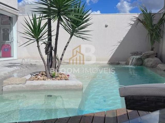 Sobrado com 3 Quartos e 2 banheiros à Venda, 205 m² por R$ 1.600.000