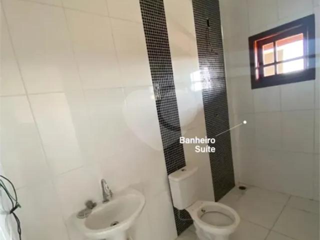 Sobrado com 3 Quartos e 2 banheiros à Venda, 205 m² por R$ 605.000