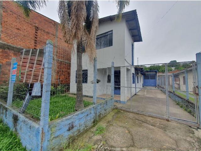 Sobrado com 3 Quartos e 2 banheiros à Venda, 218 m² por R$ 360.000