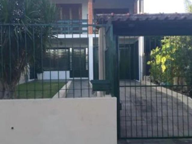 Sobrado com 3 Quartos e 2 banheiros à Venda, 230 m² por R$ 450.000