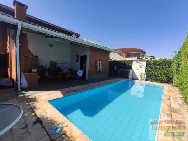 Sobrado com 3 Quartos e 2 banheiros à Venda, 360 m² por R$ 1.100.000