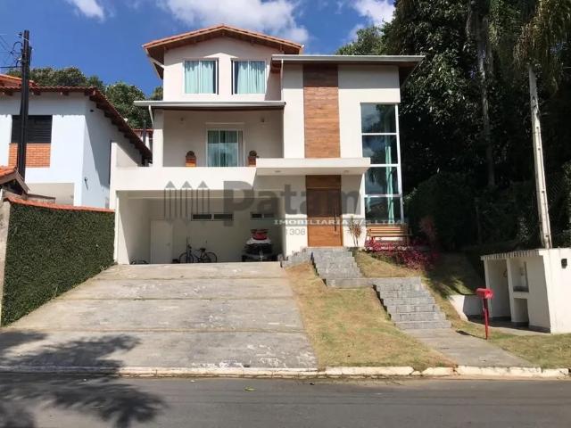 Sobrado com 3 Quartos e 2 banheiros à Venda, 318 m² por R$ 1.100.000