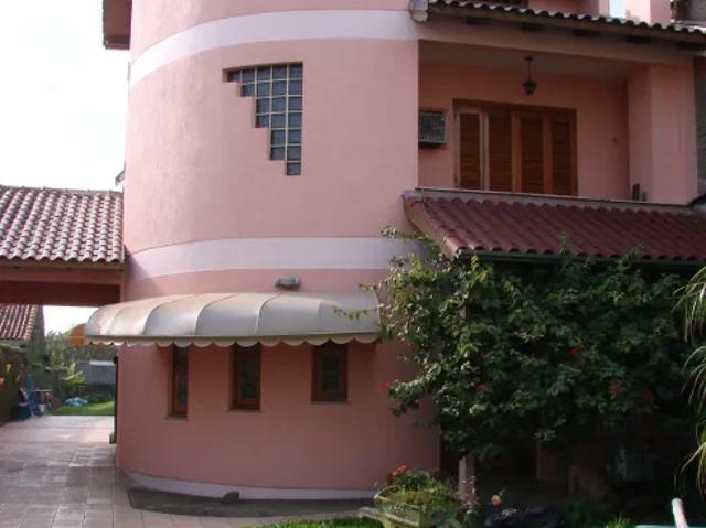 Sobrado com 3 Quartos e 2 banheiros à Venda, 324 m² por R$ 760.000
