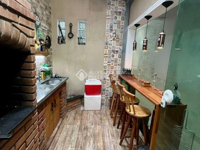 Sobrado com 3 quartos e 300m² para alugar em Vila Luzita, Santo André