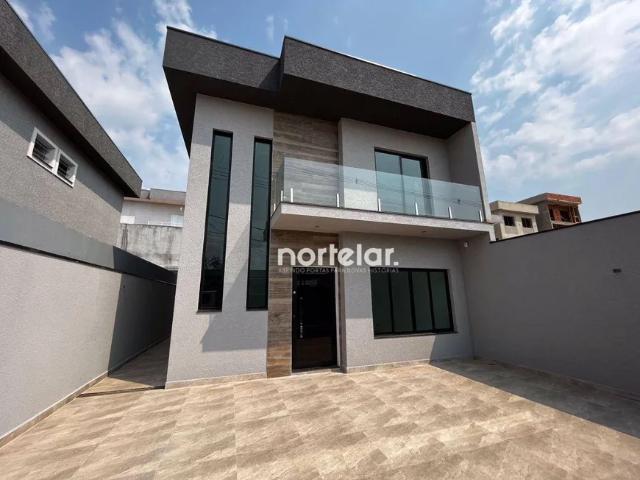 Sobrado com 3 Quartos e 3 banheiros à Venda, 140 m² por R$ 870.000