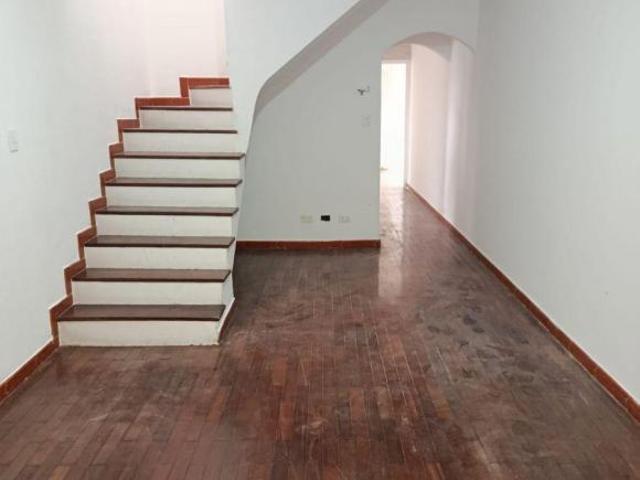 Sobrado com 3 Quartos e 3 banheiros à Venda, 150 m² por R$ 530.000