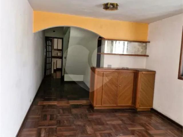 Sobrado com 3 Quartos e 3 banheiros à Venda, 150 m² por R$ 645.000