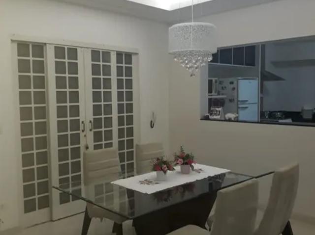 Sobrado com 3 Quartos e 3 banheiros à Venda, 156 m² por R$ 290.000