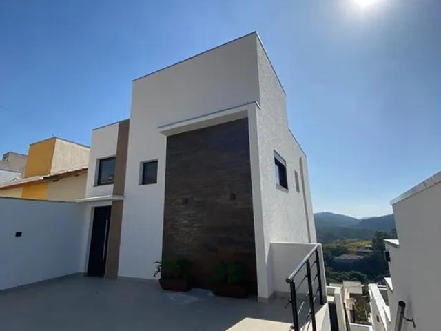 Sobrado com 3 Quartos e 3 banheiros à Venda, 175 m² por R$ 840.000