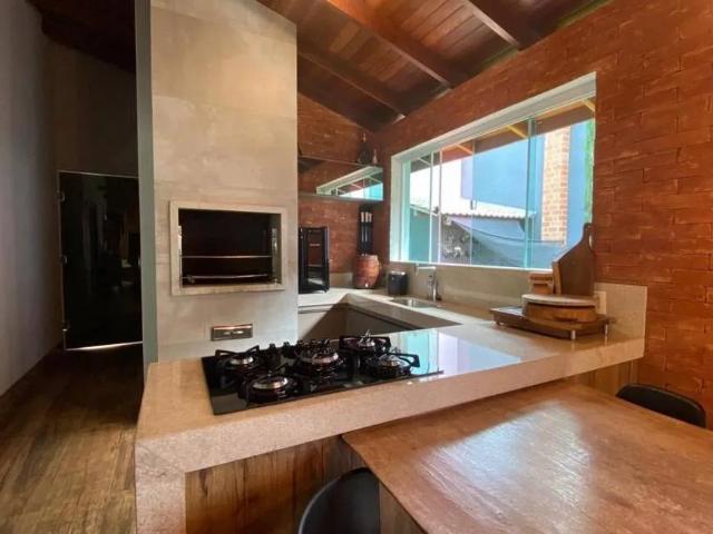 Sobrado com 3 Quartos e 3 banheiros à Venda, 180 m² por R$ 340.000