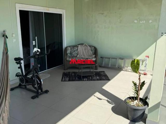 Sobrado com 3 Quartos e 3 banheiros à Venda, 182 m² por R$ 430.000