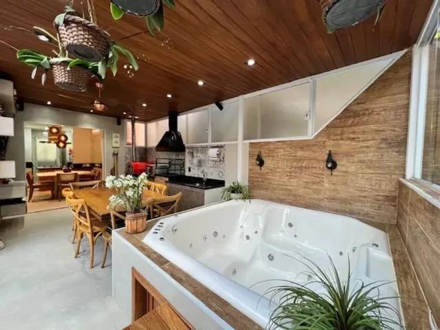 Sobrado com 3 Quartos e 3 banheiros à Venda, 100 m² por R$ 301.000