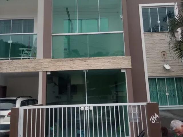 Sobrado com 3 Quartos e 3 banheiros à Venda, 110 m² por R$ 370.000