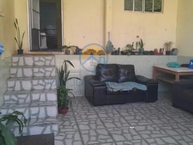 Sobrado com 3 Quartos e 3 banheiros à Venda, 125 m² por R$ 270.000