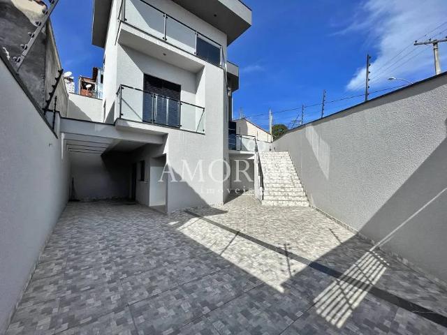 Sobrado com 3 Quartos e 3 banheiros à Venda, 126 m² por R$ 880.000