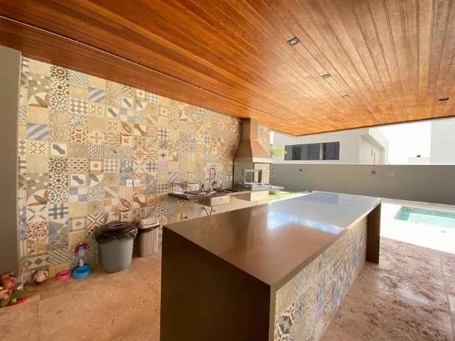 Sobrado com 3 Quartos e 3 banheiros à Venda, 131 m² por R$ 241.000