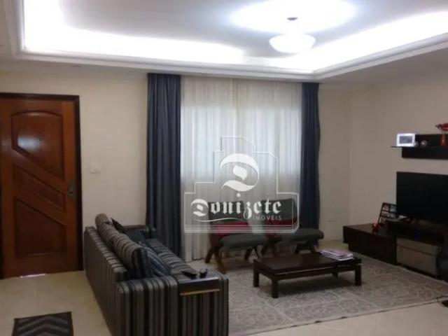 Sobrado com 3 Quartos e 3 banheiros à Venda, 136 m² por R$ 743.000