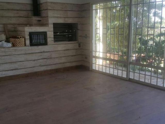Sobrado com 3 Quartos e 3 banheiros à Venda, 243 m² por R$ 1.490.000