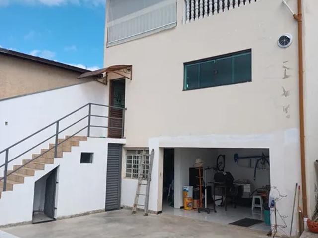 Sobrado com 3 Quartos e 3 banheiros à Venda, 259 m² por R$ 770.000
