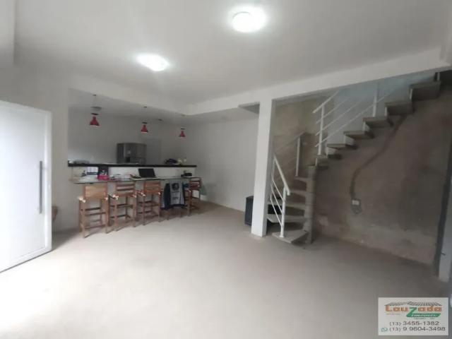 Sobrado com 3 Quartos e 3 banheiros à Venda, 262 m² por R$ 350.000
