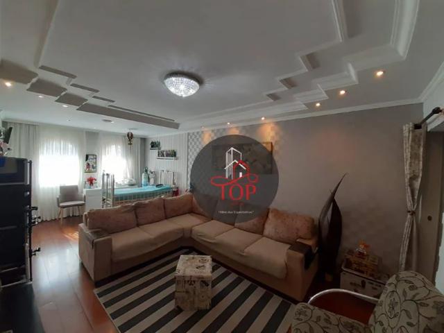 Sobrado com 3 Quartos e 3 banheiros à Venda, 270 m² por R$ 895.000