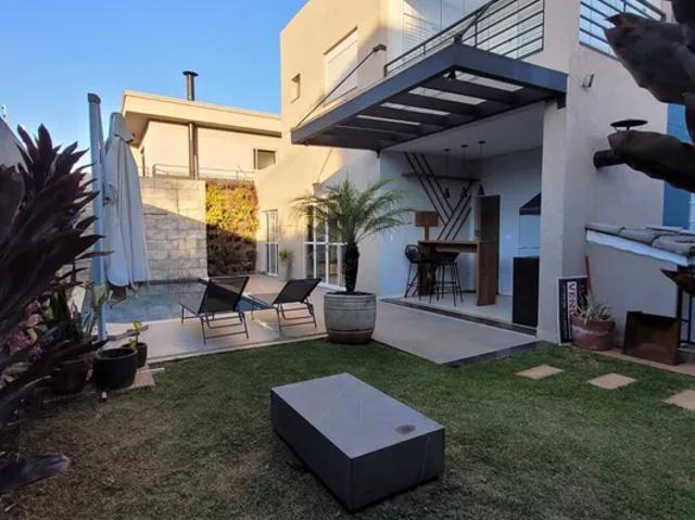 Sobrado com 3 Quartos e 3 banheiros à Venda, 280 m² por R$ 1.690.000