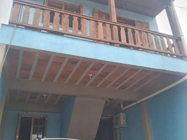 Sobrado com 3 Quartos e 3 banheiros à Venda, 200 m² por R$ 150.000