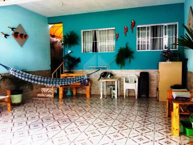 Sobrado com 3 Quartos e 3 banheiros à Venda, 200 m² por R$ 355.000
