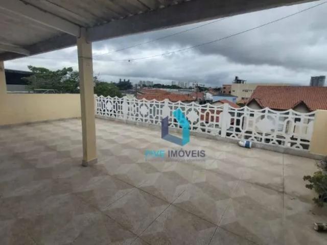 Sobrado com 3 Quartos e 3 banheiros à Venda, 200 m² por R$ 617.000