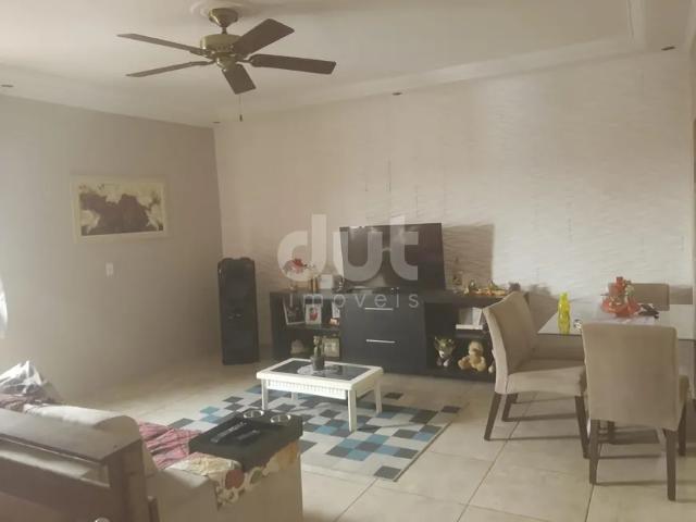 Sobrado com 3 Quartos e 3 banheiros à Venda, 230 m² por R$ 380.000
