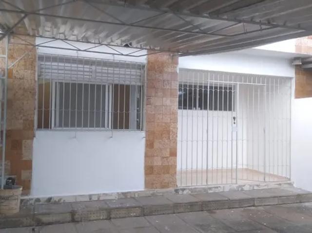 Sobrado com 3 Quartos e 3 banheiros à Venda, 90 m² por R$ 340.000