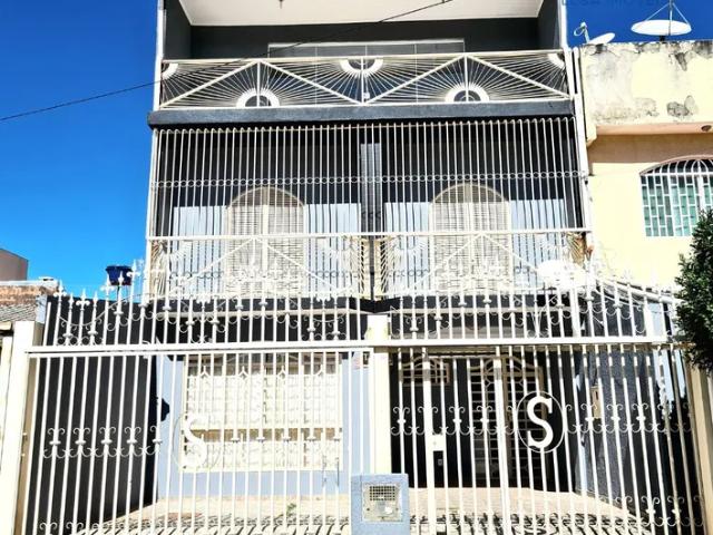 Sobrado com 3 Quartos e 3 banheiros para Alugar, 380 m² por R$ 3.300/Mês