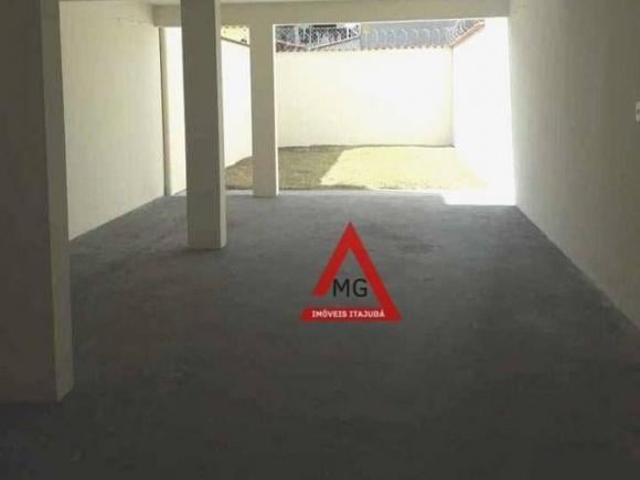 Sobrado com 3 quartos e ampla garagem para 4 carros, no bairro Santa Rosa em Itajubá/MG