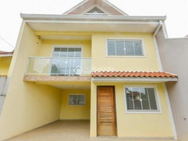 Sobrado com 3 quartos e ático Abranches