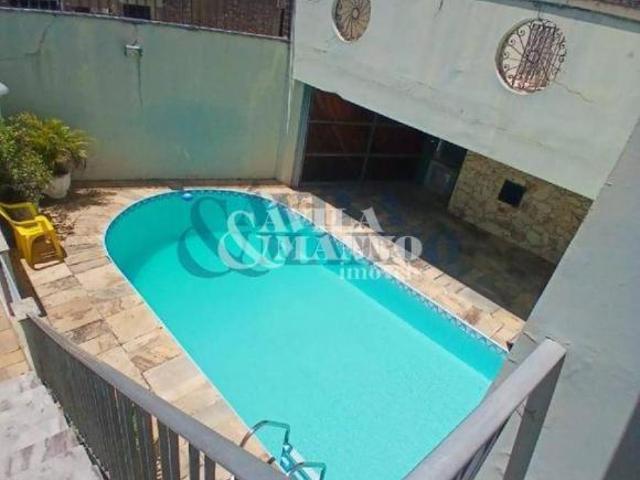Sobrado com 3 quartos e piscina na Vila Invernada